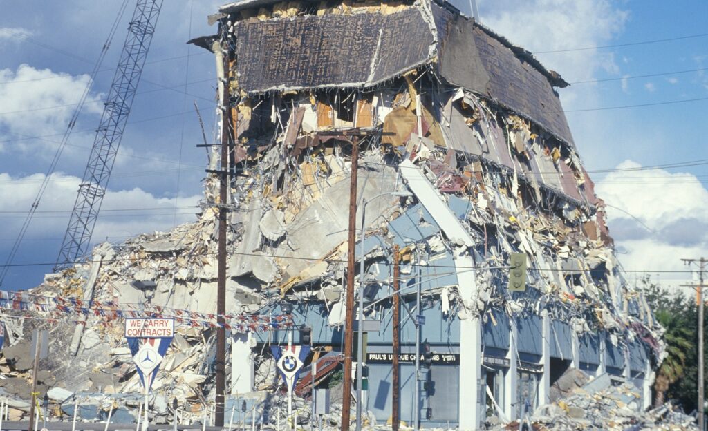 A demolished building at Olympic Blvd after the Northridge earth ...